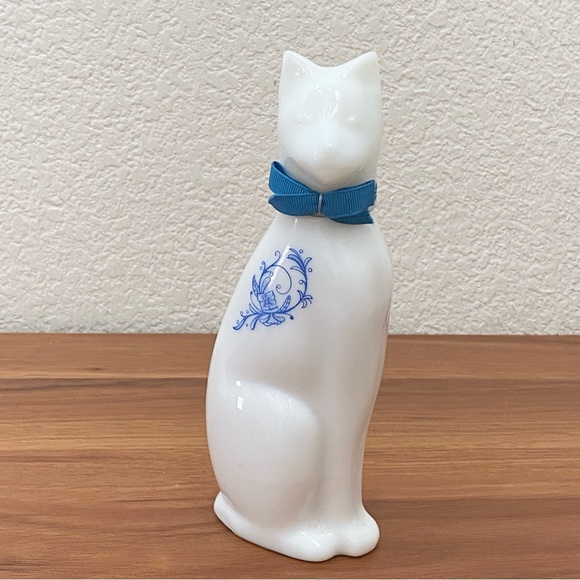 Avon | Other | Vintage Avon Ming Cat Moonwind Cologne Milkglass White ...